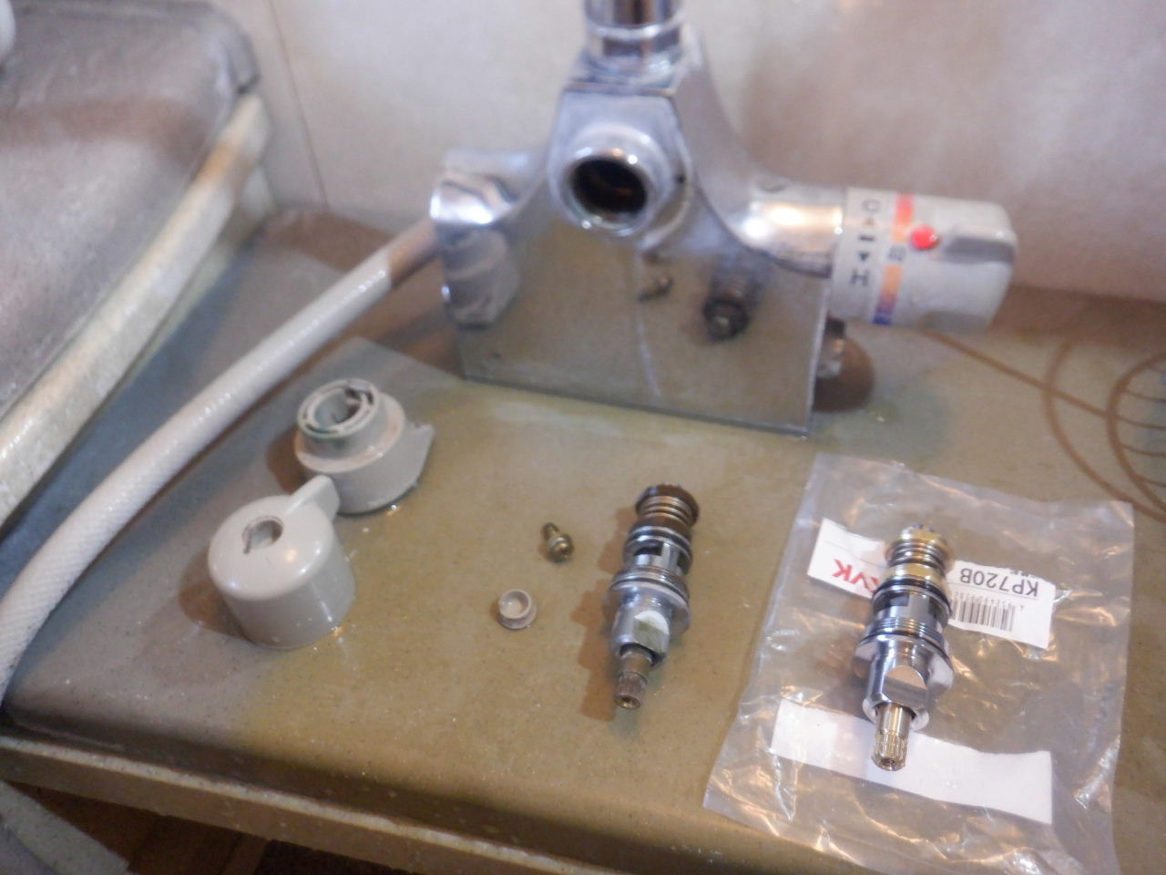 MYM MS6115【切替ｶｰﾄﾘｯｼﾞ･温調ｶｰﾄﾘｯｼﾞ交換、本体後継品】台付ｻｰﾓｽﾀｯﾄ式ｼｬﾜｰ水栓＜水が止まらない。温度調節が出来ない｡>修理方法 | あなたにも出来るかも？水道 ...