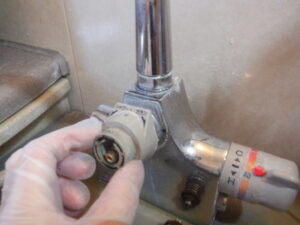 MYM MS6115【切替ｶｰﾄﾘｯｼﾞ･温調ｶｰﾄﾘｯｼﾞ交換、本体後継品】台付ｻｰﾓｽﾀｯﾄ式ｼｬﾜｰ水栓＜水が止まらない。温度調節が出来ない｡>修理方法 | あなたにも出来るかも？水道 ...