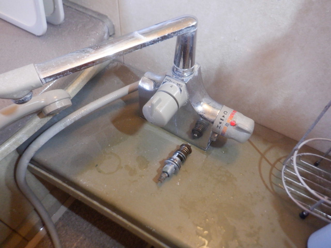 MYM MS6115【切替ｶｰﾄﾘｯｼﾞ･温調ｶｰﾄﾘｯｼﾞ交換、本体後継品】台付ｻｰﾓｽﾀｯﾄ式ｼｬﾜｰ水栓＜水が止まらない。温度調節が出来ない｡>修理方法 | あなたにも出来るかも？水道 ...