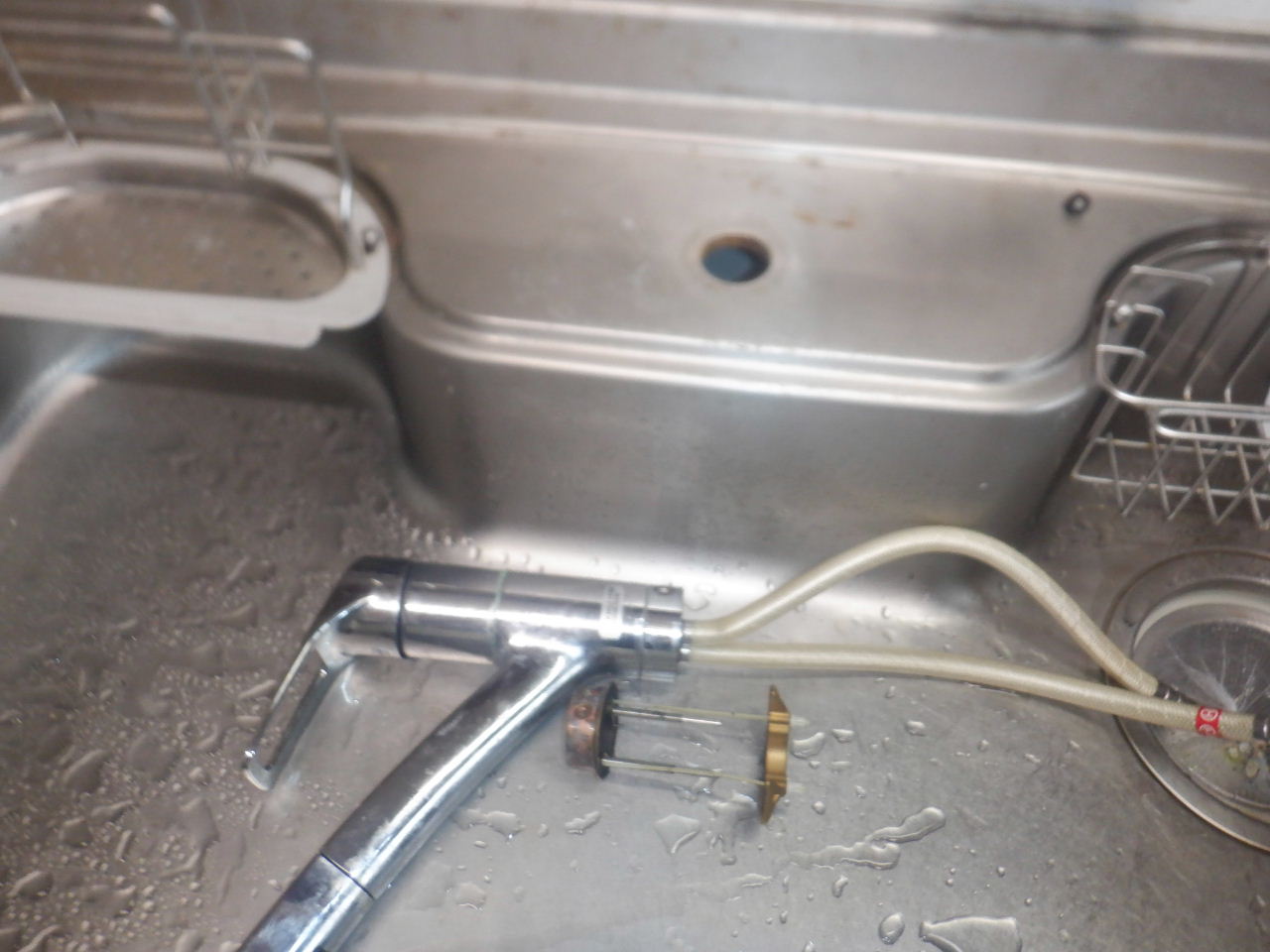 TOTO TKHG31PBR【本体取り外し方、ｶｰﾄﾘｯｼﾞ交換方法】台付ｼﾝｸﾞﾙﾚﾊﾞｰ水栓（ｼｬﾜｰ切替えﾀｲﾌﾟ）＜水が止まらない。本体継ぎ目から水漏れ＞修理方法 | あなたにも出来る ...