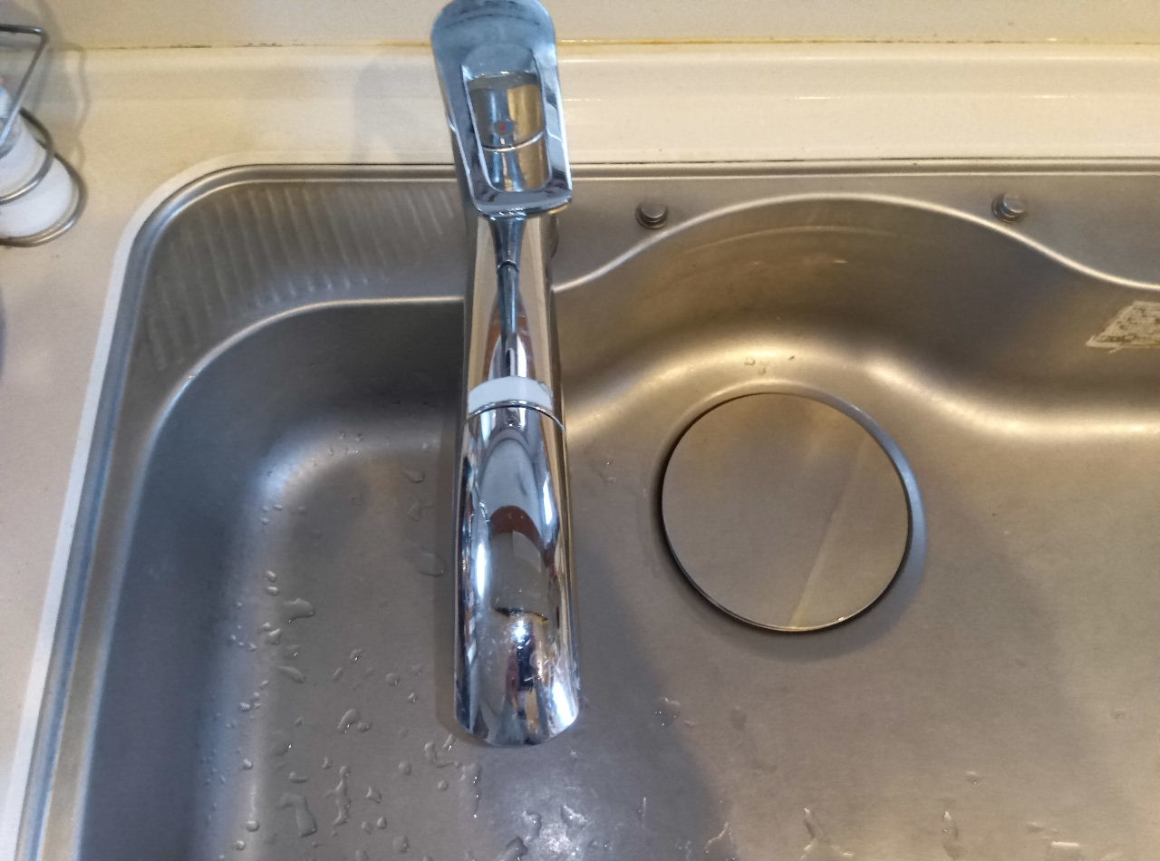 KVK KM5031TTK（ｼｬﾜｰﾎｰｽ交換、ｶｰﾄﾘｯｼﾞ交換） 台付ｼﾝｸﾞﾙﾚﾊﾞｰ式ｼｬﾜｰ水栓＜ｼｬﾜｰﾎｰｽから水漏れ・水が止まらない＞修理方法 ※ﾀｶﾗｽﾀﾝﾀﾞｰﾄﾞ製 ...