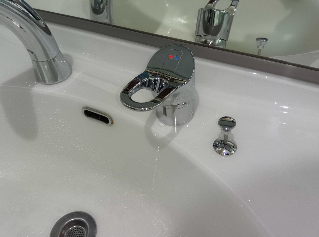 KVK KF868G【ｶｰﾄﾘｯｼﾞ交換、ｼｬﾜｰﾎｰｽ交換方法】洗面ｼﾝｸﾞﾙﾚﾊﾞｰ式洗髪ｼｬﾜｰ水栓＜水が止まらない。ｼｬﾜｰﾎｰｽからの水漏れ＞ 修理方法 | あなたにも出来るかも ...